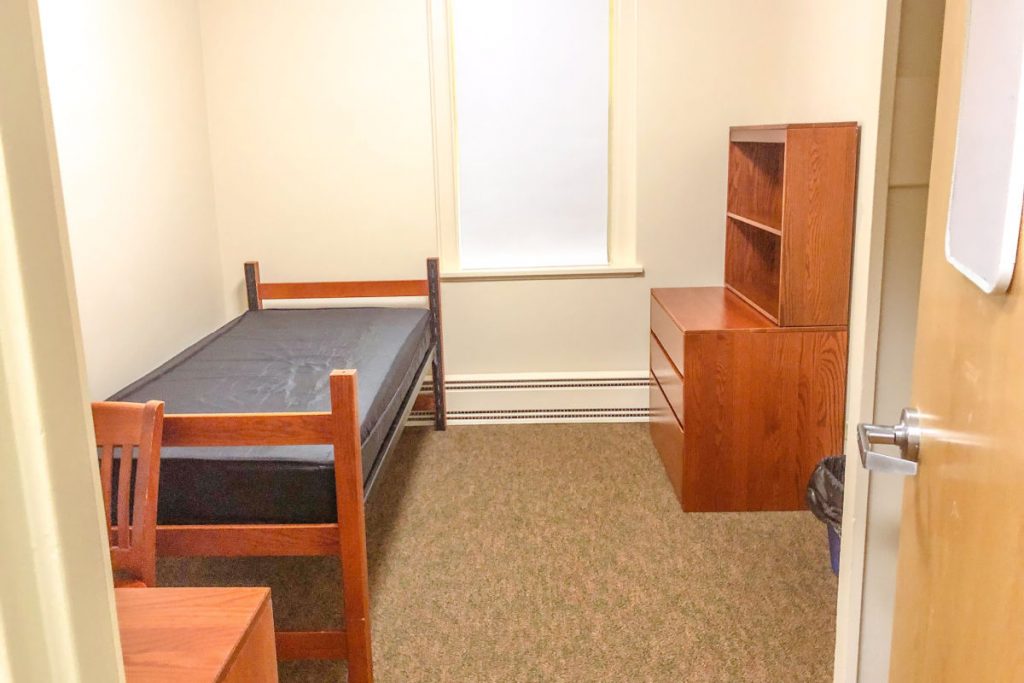 10 Tips for Organizing Your Dorm Room