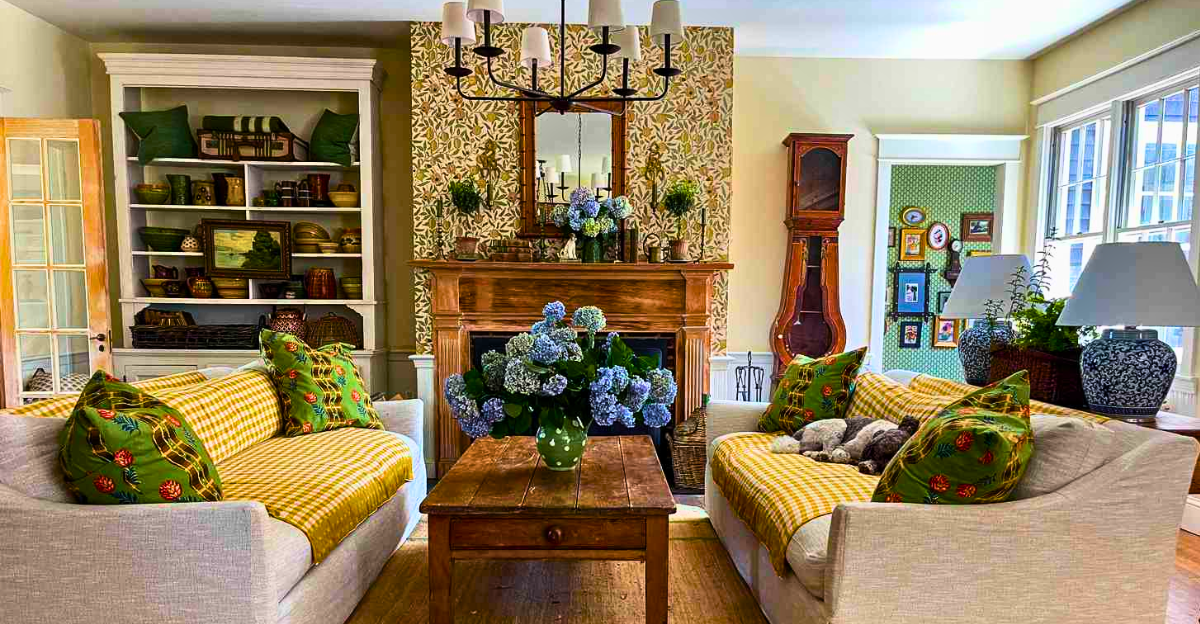 9 Nostalgic 90s Decor Trends That Are Making a Comeback